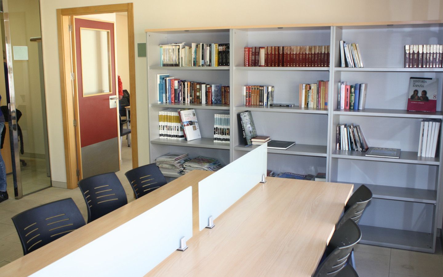 El aula de estudio 24h dispone ya de wifi libre sin límite de descargas ...